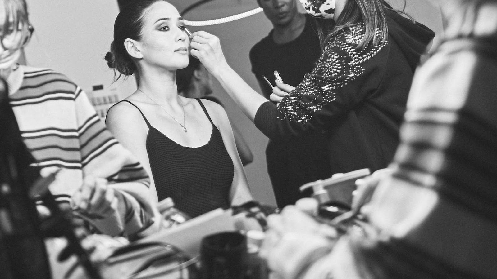 Stunning Model Photoshoot: Unveiling Beauty & Confidence