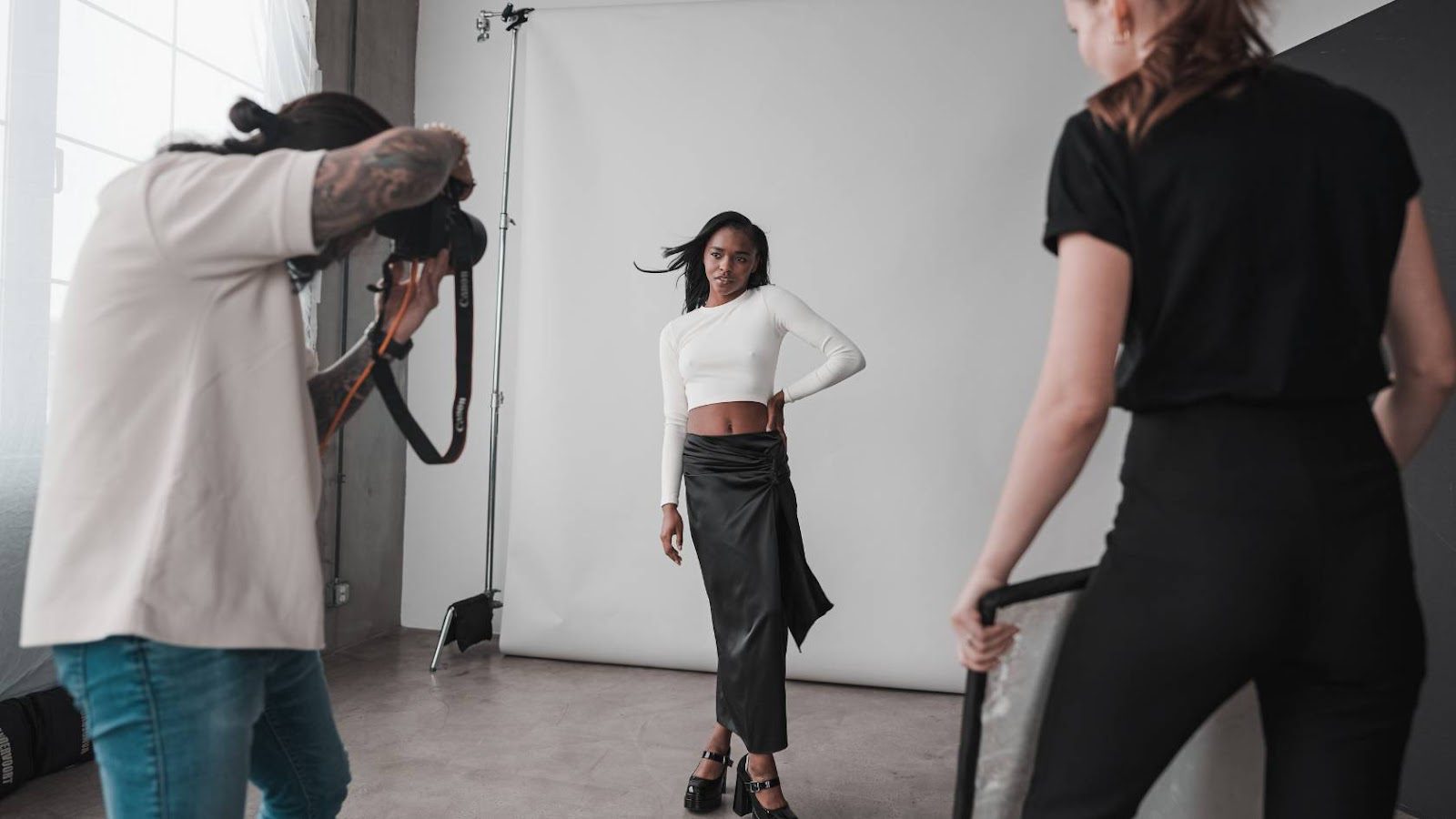 Stunning Model Photoshoot: Unveiling Beauty & Confidence